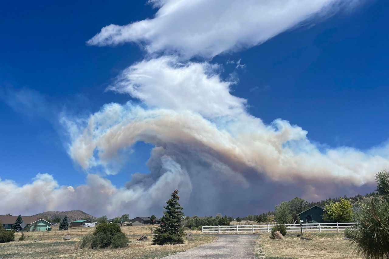 Western wildfires force evacuations in Arizona, California
