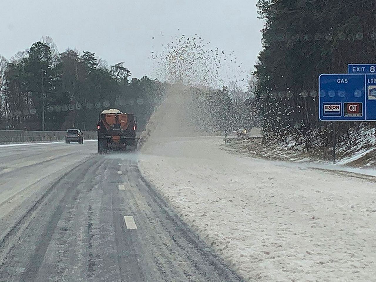 Snow, ice blasts through South with powerful winter storm