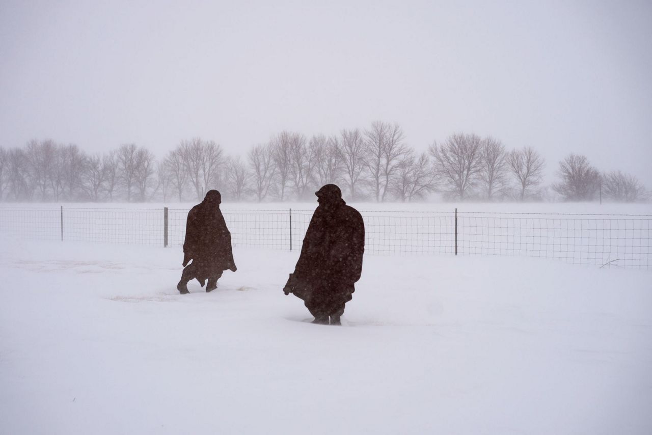 A frigid spell hits the Northwest as storm forecast cancels flights and ...