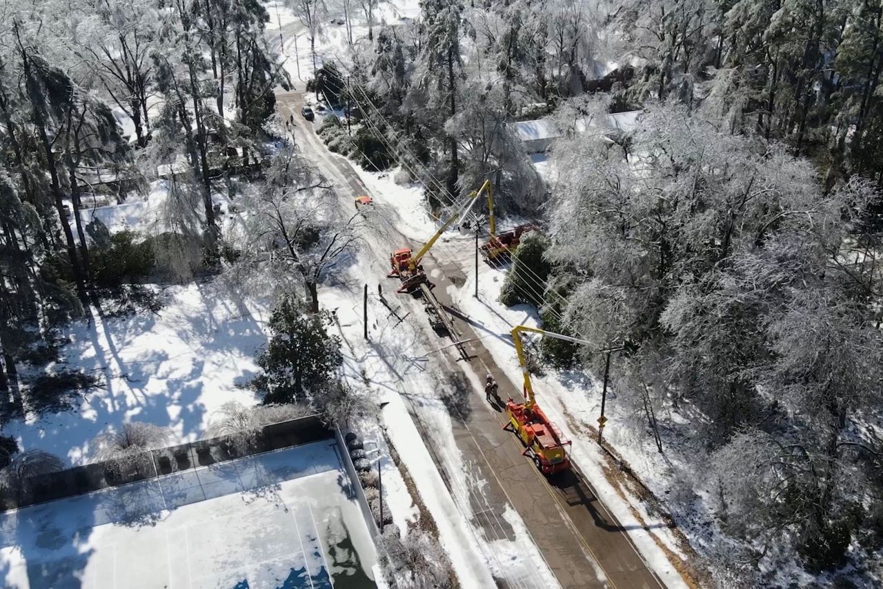 Icy highways leave drivers stuck in Mississippi as freezing US ...