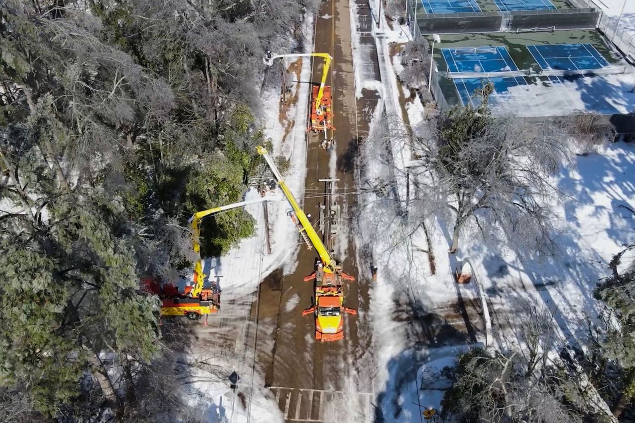 Icy highways leave drivers stuck in Mississippi as freezing US ...