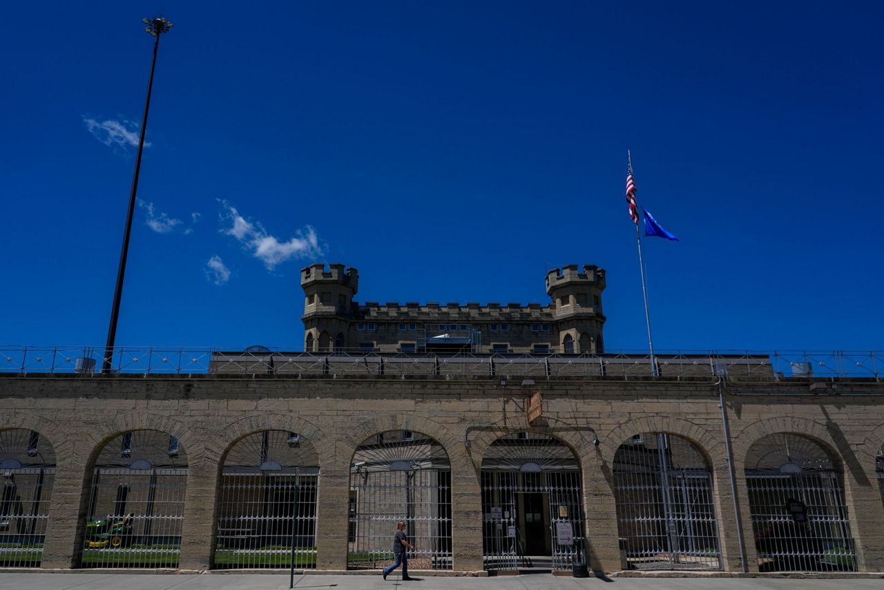 Wisconsin warden jailed hours before news conference on prison death ...