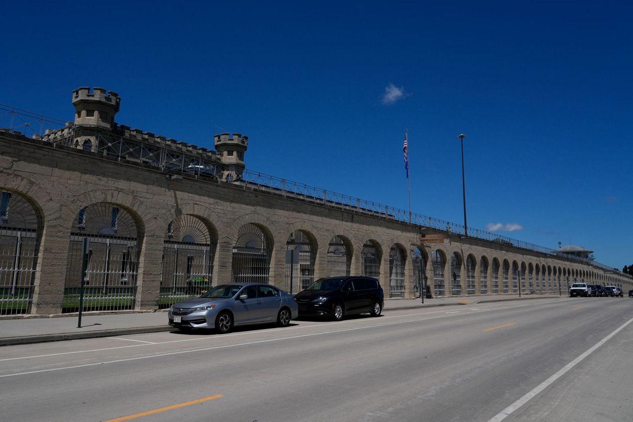 Wisconsin warden jailed hours before news conference on prison death ...