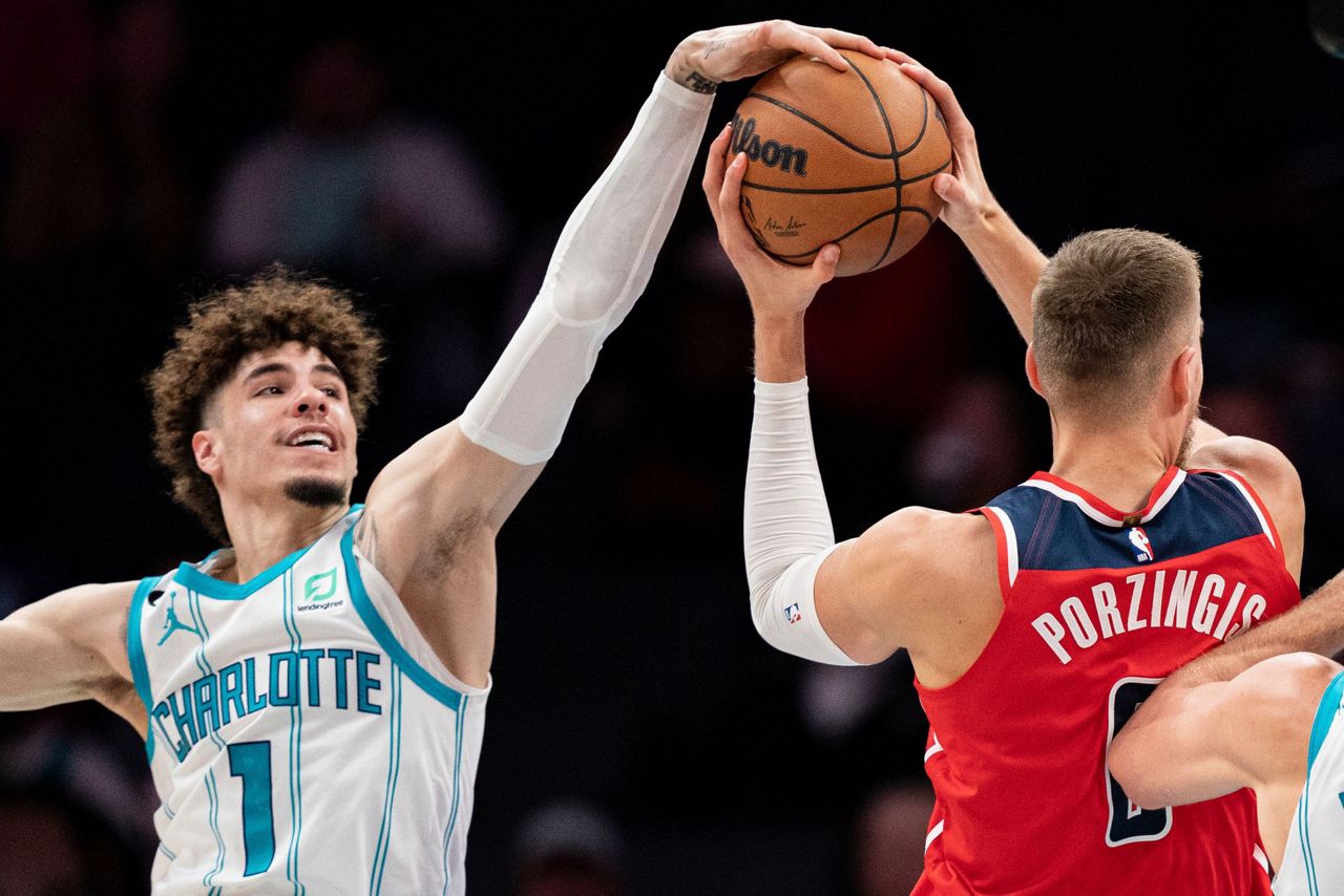 Hornets' Ball leaves preseason game with sprained ankle