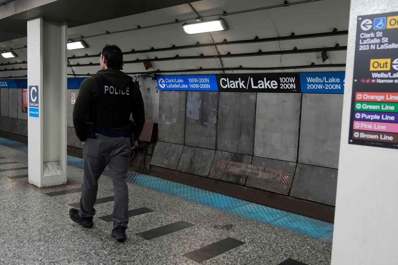 Federal judge orders man held on federal terrorism charge in Chicago ...