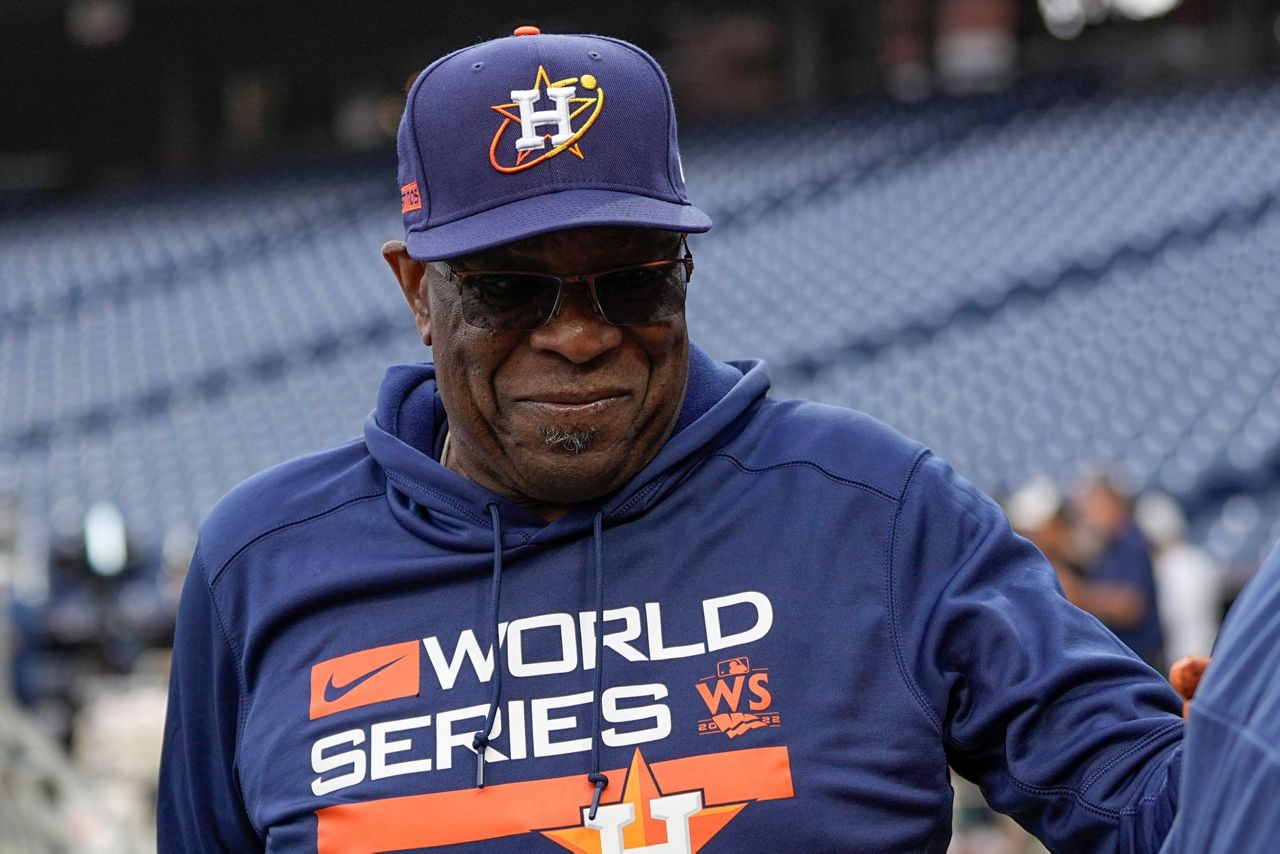 World Series rainout, Astros-Phils to play Game 3 Tuesday