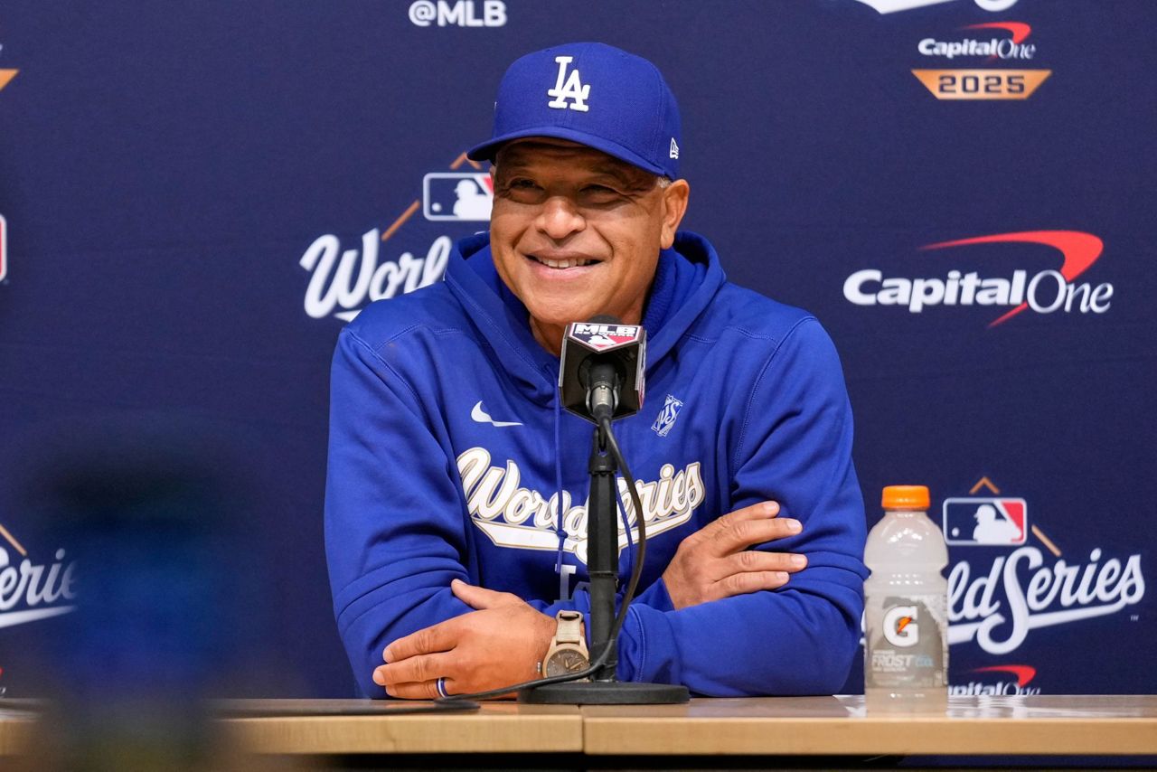 Dodgers manager Dave Roberts had flight delay getting home from Toronto ...