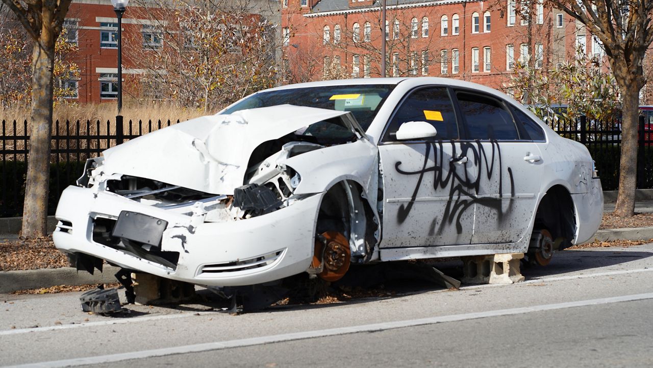 LMPD holds first in-person car auction in months