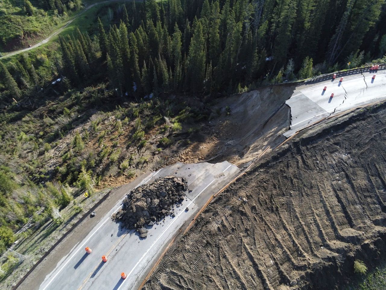 Wyoming pass landslide brings mountain-sized headache to commuting ...