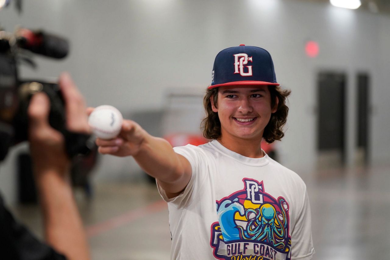 Teen from hurricane-hit Florida catches HR, meets Yankees