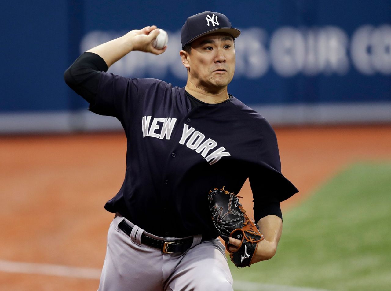 Yankees' Tanaka throws 26 pitches in 1st bullpen session