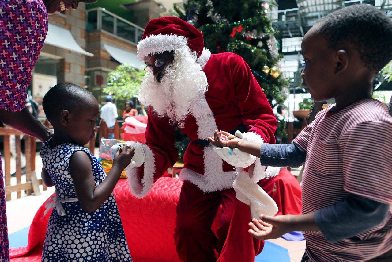 AP PHOTOS: Happy holidays? Not in Zimbabwe's economic crisis