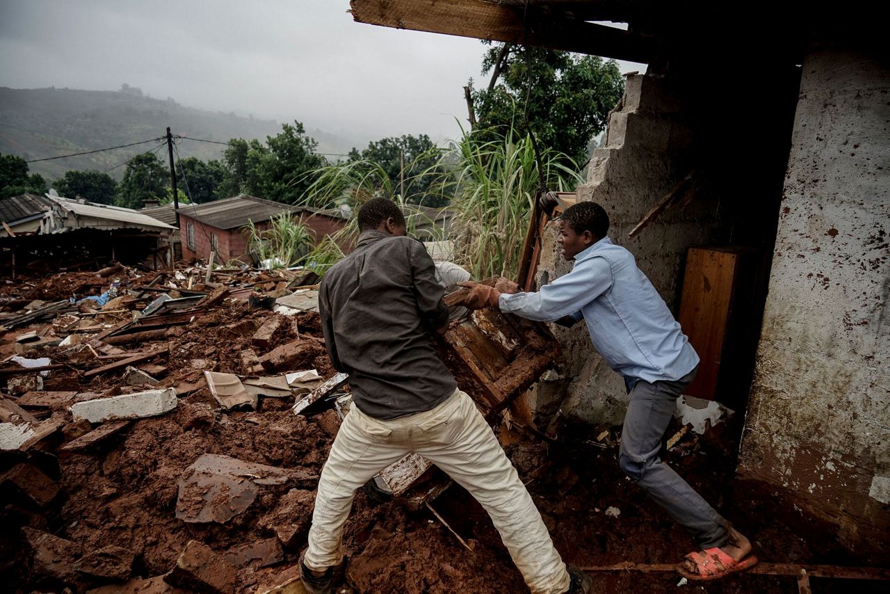 Aid finally reaches Zimbabwe village 12 days after cyclone