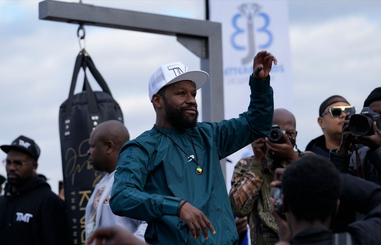 Boxing great Floyd Mayweather Jr. thrills crowd in Zimbabwe during ...