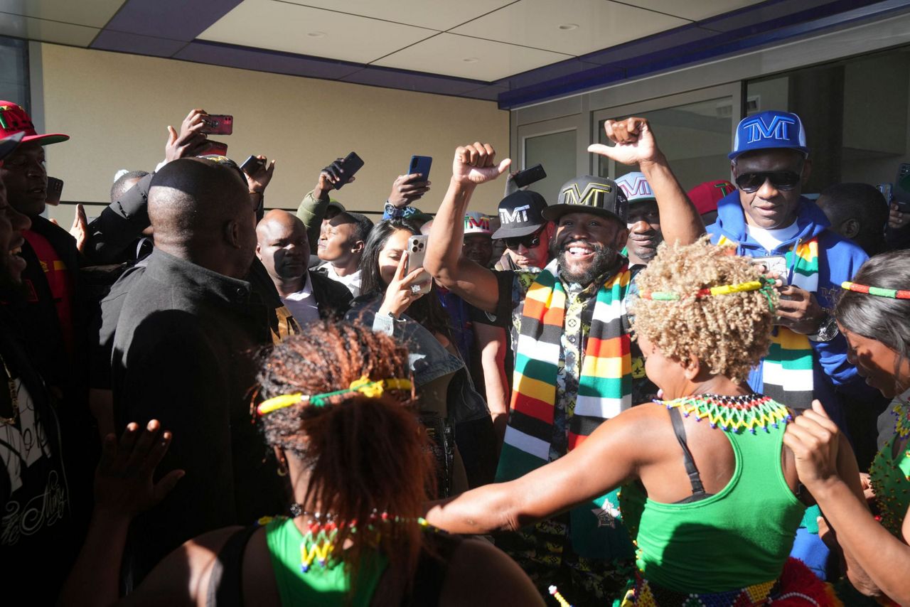 Boxing great Floyd Mayweather Jr. thrills crowd in Zimbabwe during ...