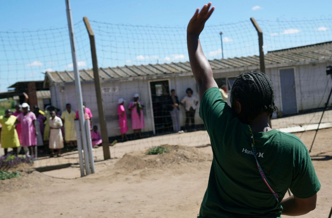 Zimbabwe frees prisoners, including those sentenced to death, in an ...