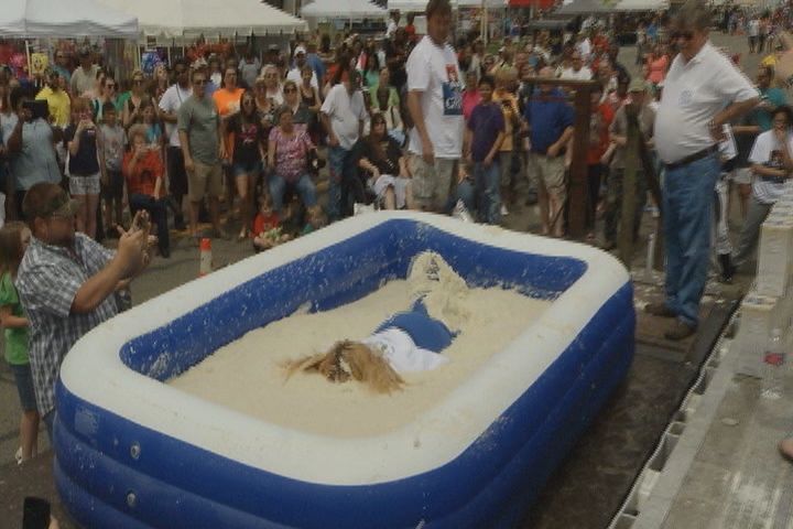 Bizarre Competition Attracts Big Crowds to the World Grits Festival