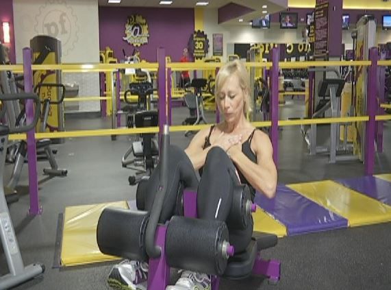 Using an Incline Sit-Up Bench for a Flat Belly