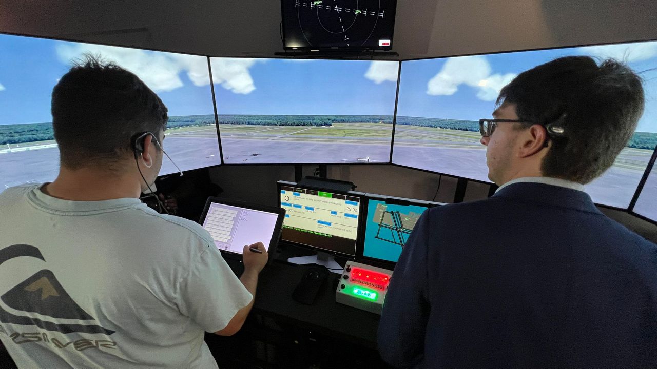 Embry Riddle students train to keep airlines on time