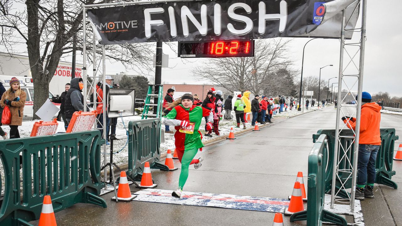 Selfless Elf 5K draws more than 900 runners