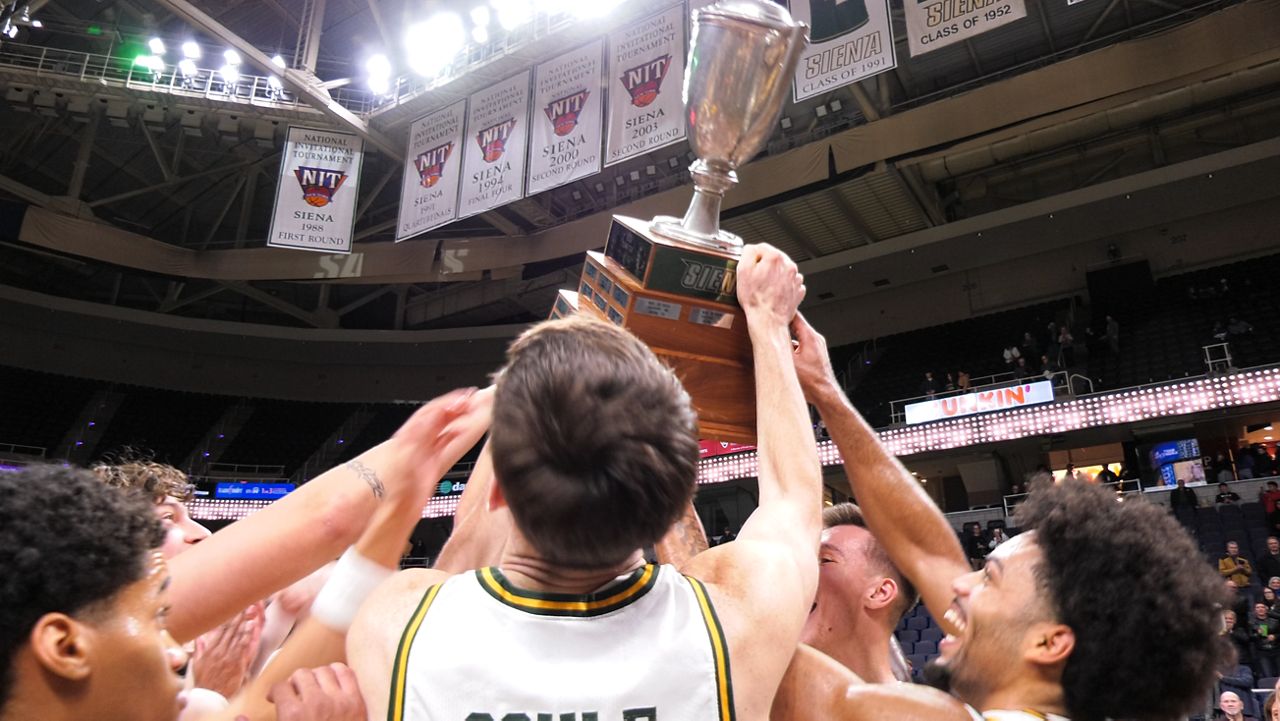 Siena Saints basketball Gerry McNamara UAlbany Great Danes