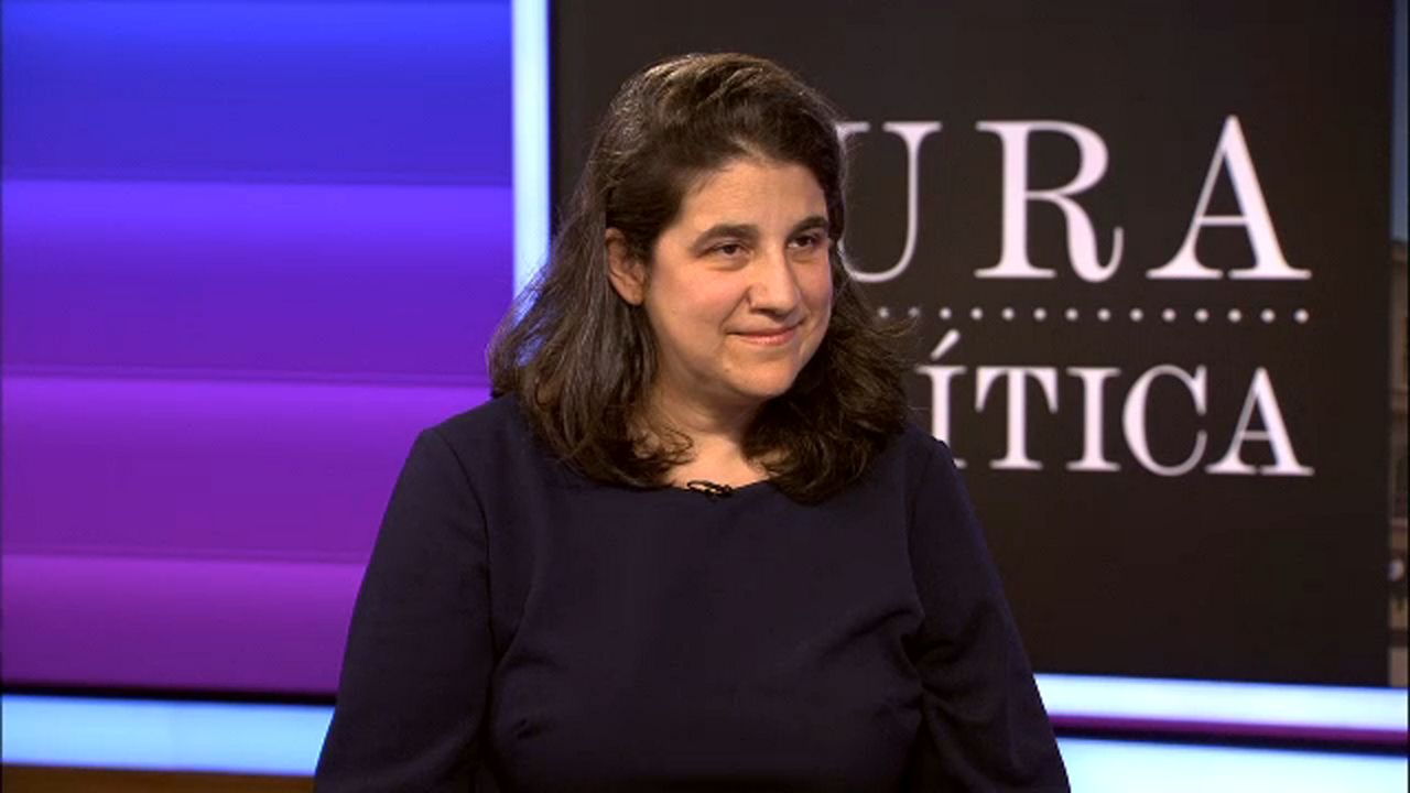 Ángela Fernández se postula al escaño que deja Ydanis