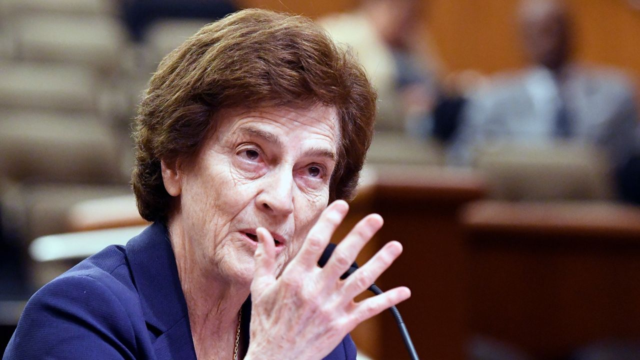 Holtzman launches bid for Congress