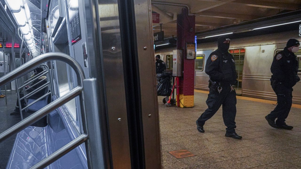 Mayor to send more NYPD officers to subway system