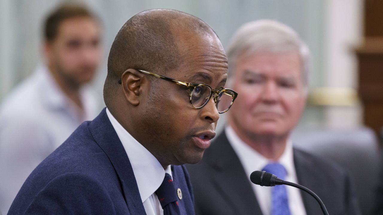 Senators hear arguments for law on payments to NCAA athletes