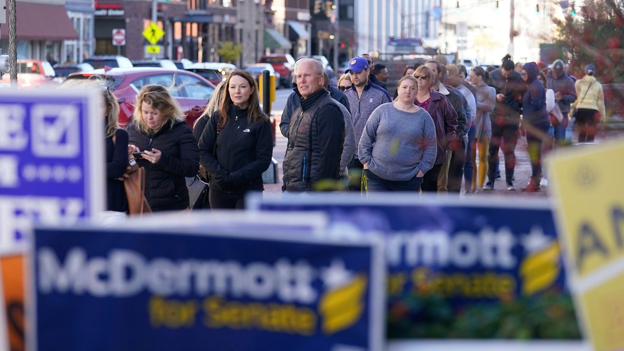 Dems, GOP deliver closing pitches ahead of midterms