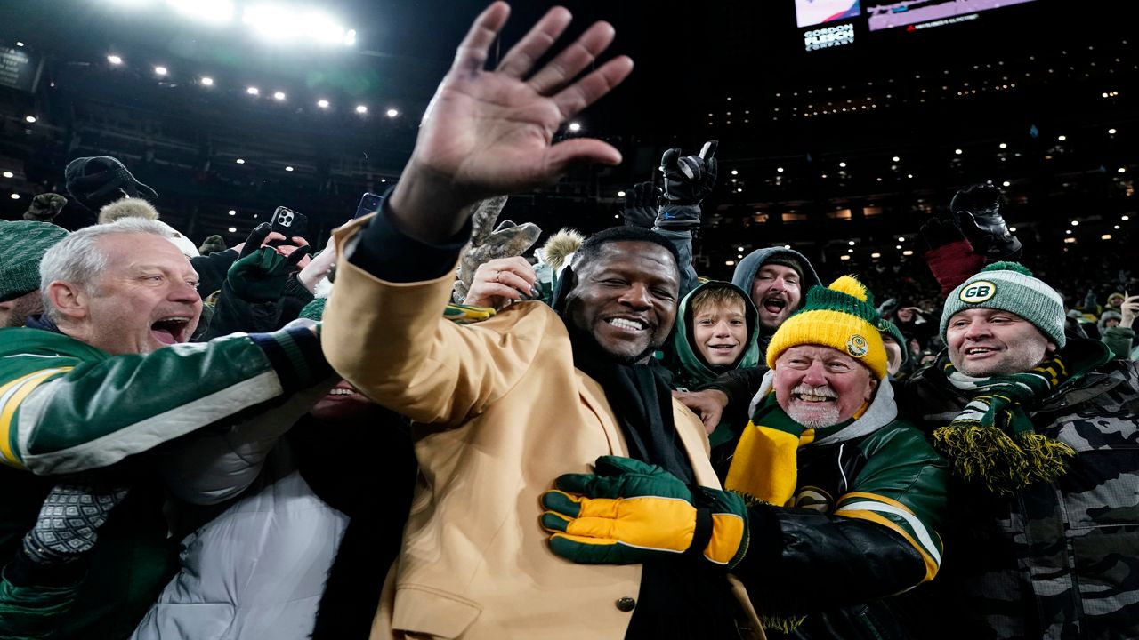 Packers honor HOFer LeRoy Butler during halftime ceremony