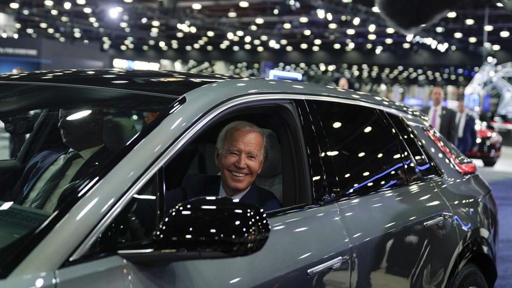 Biden's pledge to make fed fleet electric faces slow start