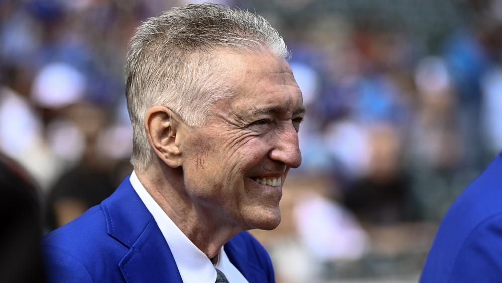 Longtime Cubs radio voice Hughes wins Frick Award
