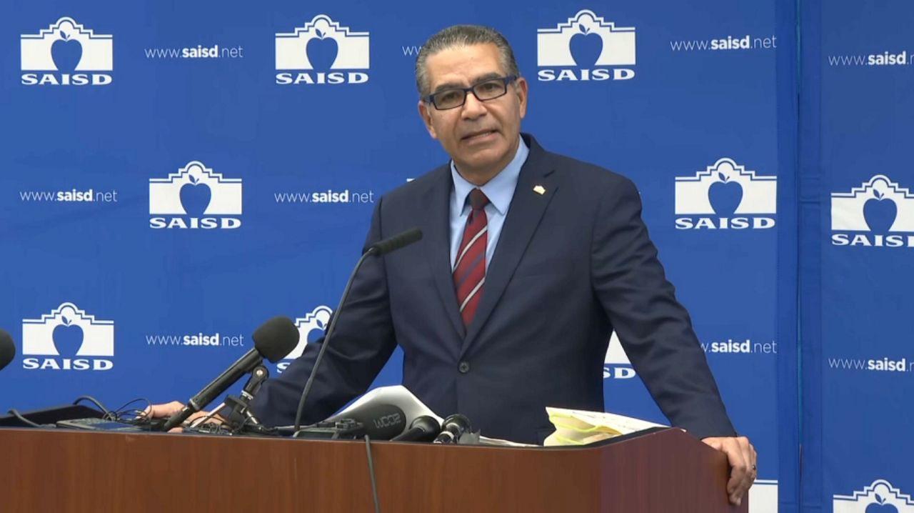 Power outages cause 2 SAISD schools to delay reopening