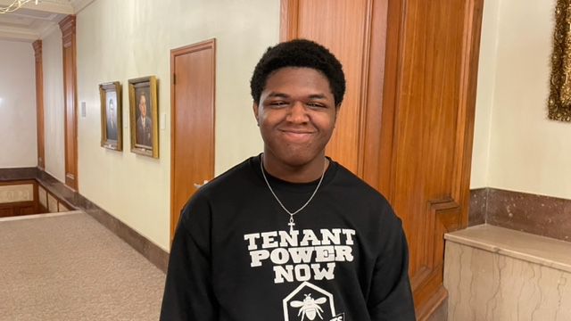 Kentucky tenants group takes concerns to city hall