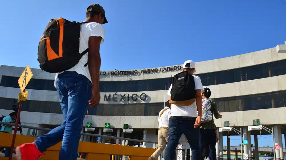 U.S. halts online asylum appointments at Texas crossing