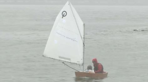 Students sail across East River in self-made boats