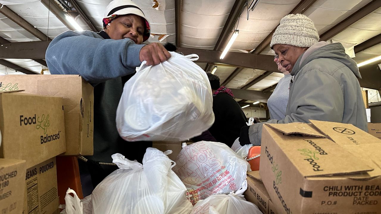 Feeding America, Mount Zion Baptist Church host food drive