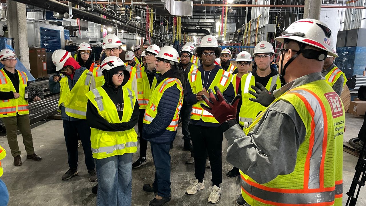 JCPS engineering students tour VA hospital construction site