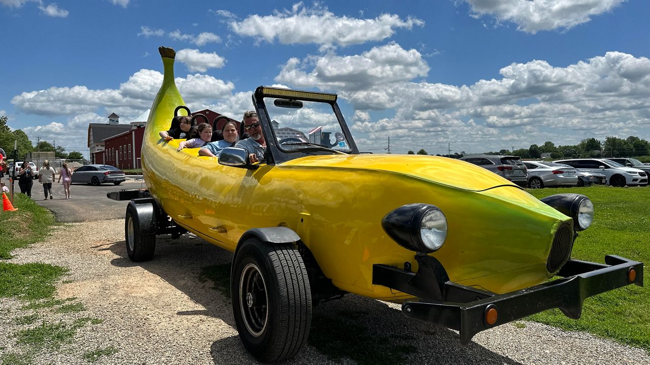 Going bananas: Big Banana Car visits Bowling Green