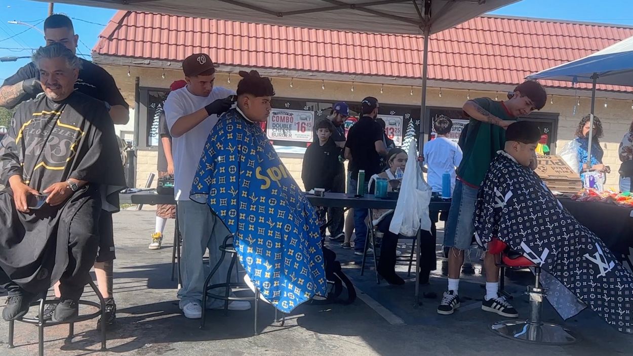 3 young barbers give free haircuts for the holidays