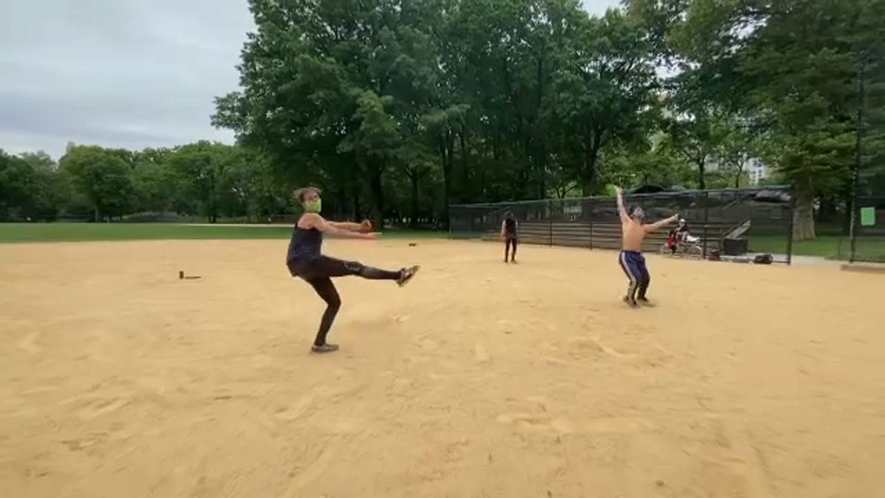 Manhattan Dancers Perform on a Diamond