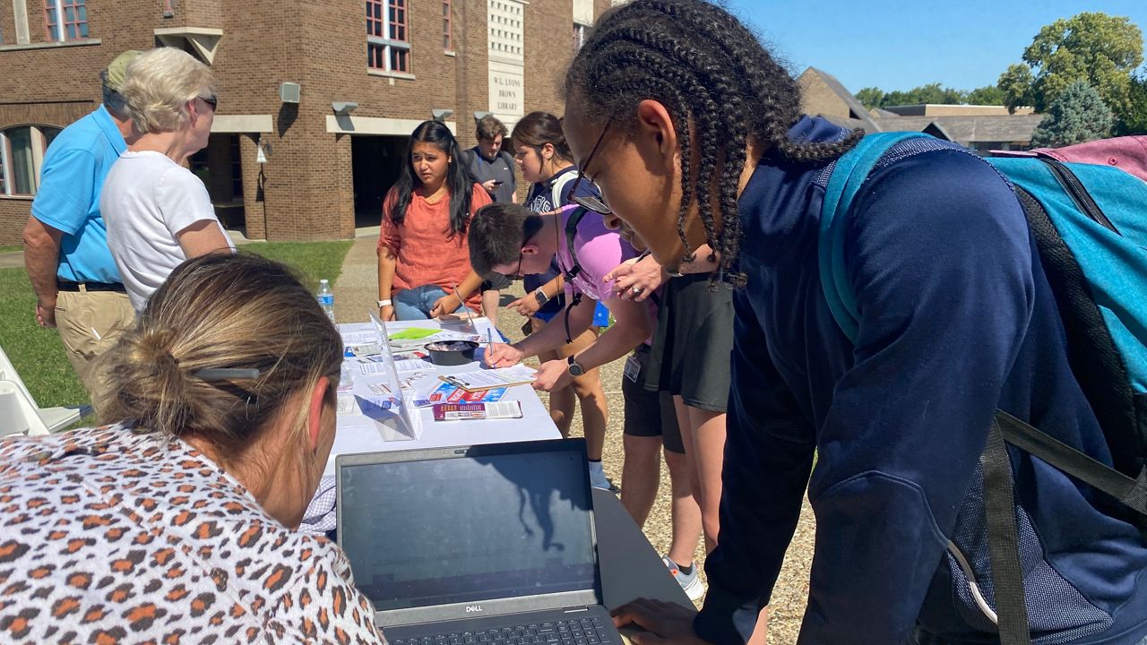 Bellarmine University students register to vote