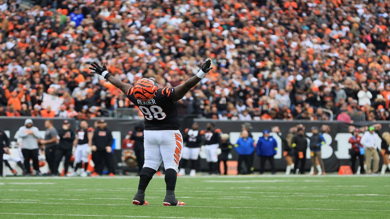 Defense getting notice as Bengals earn fifth straight win
