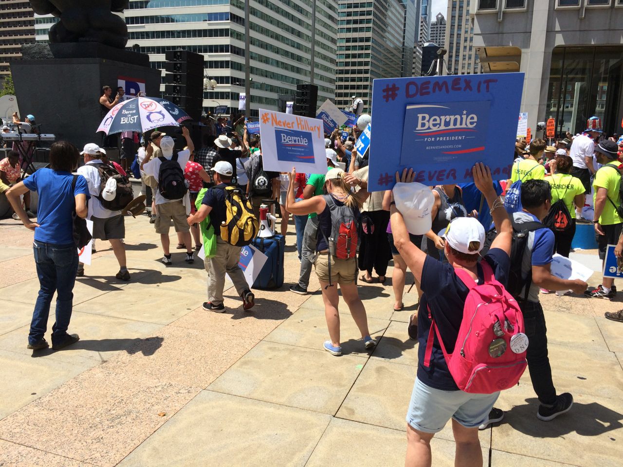 PHOTOS: In Philly, Bernie Sanders Supporters Shout -- and Rap -- on ...
