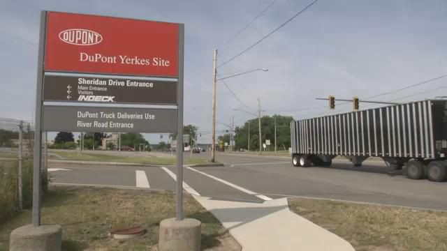 Mayor adds fuel to contentious contract negotiations at DuPont plant