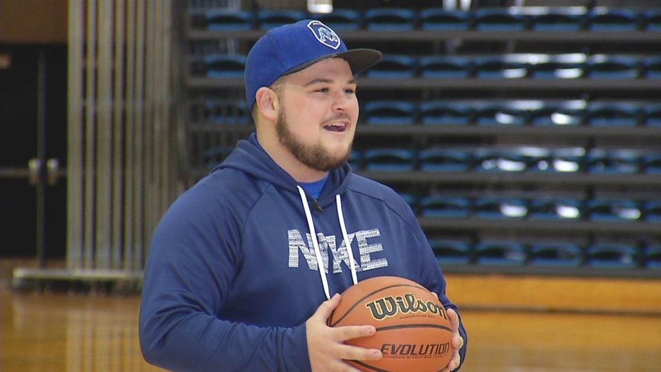 UB student makes shot heard round the world—for 12 pizzas