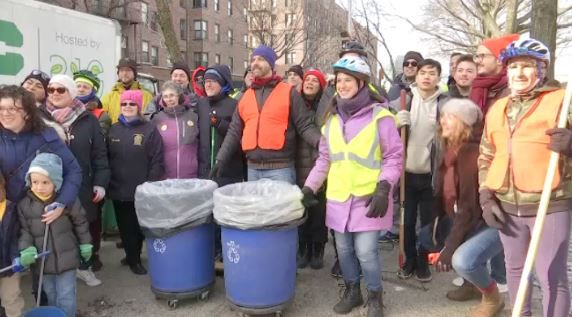 Volunteers help keep Queens bike lanes clean