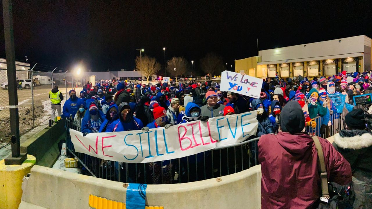 Outpouring of Support From Bills Fans as Team Arrives Home