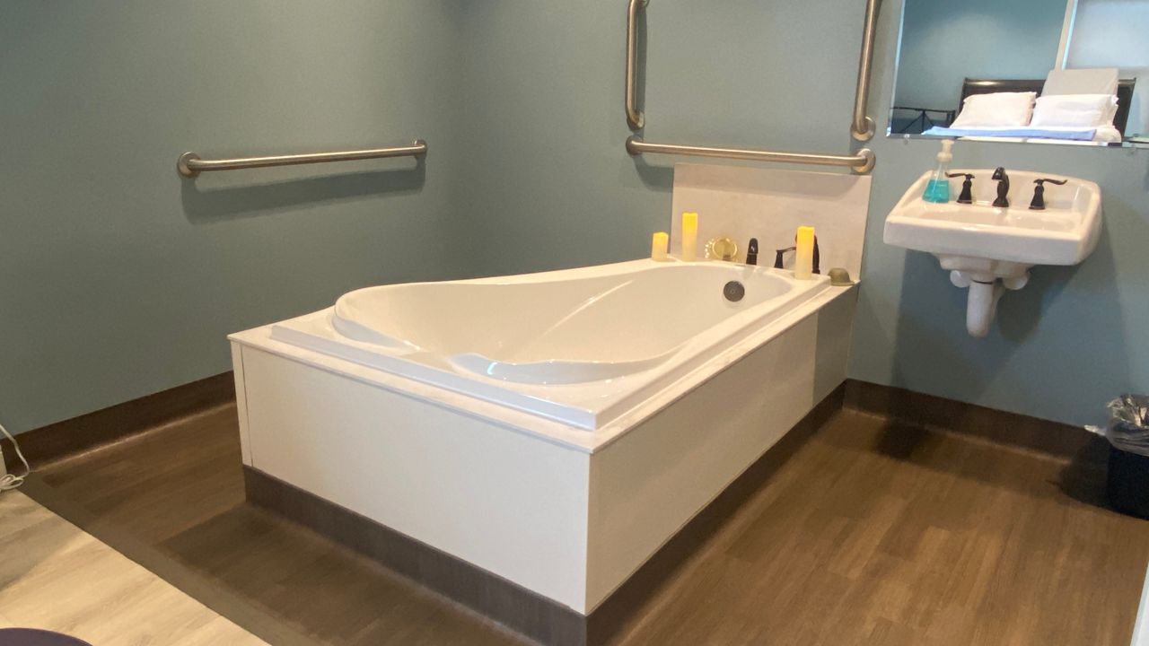 Lawmakers hear testimony on freestanding birth centers